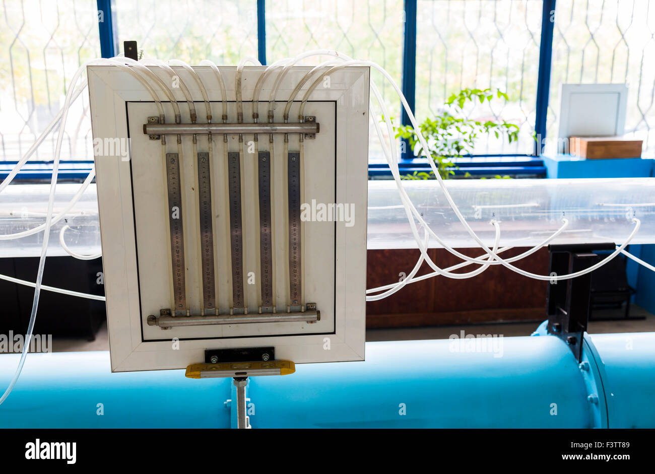 Physical chemistry laboratory equipment hi-res stock photography and ...