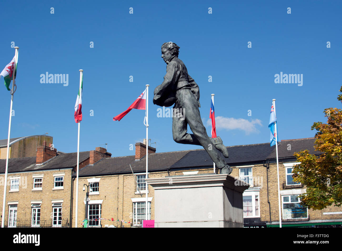 William Webb Ellis statue, Rugby, Warwickshire, England, UK Stock Photo ...