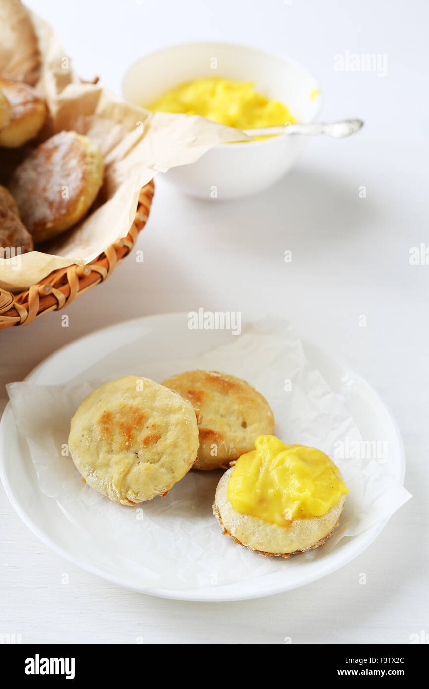 fresh baked scones on plate, food Stock Photo - Alamy