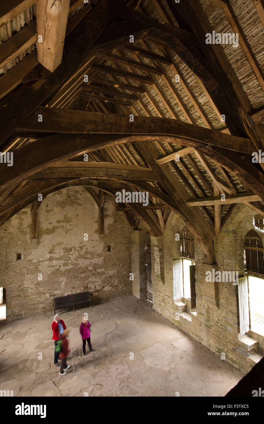 Cruck roof hi-res stock photography and images - Alamy
