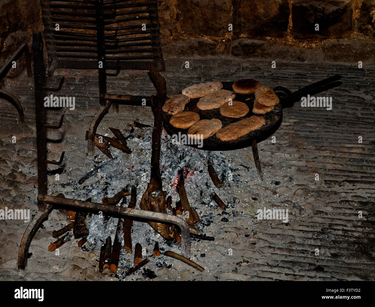 Tudor kitchen hi-res stock photography and images - Alamy