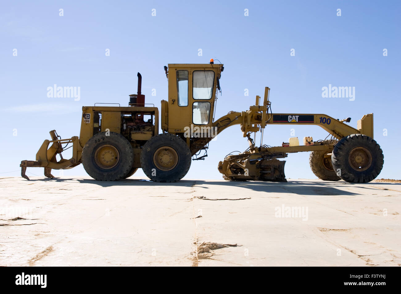 Road grader bulldozer Stock Photo - Alamy