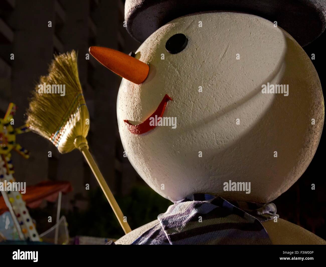 Child snowman night hi-res stock photography and images - Alamy