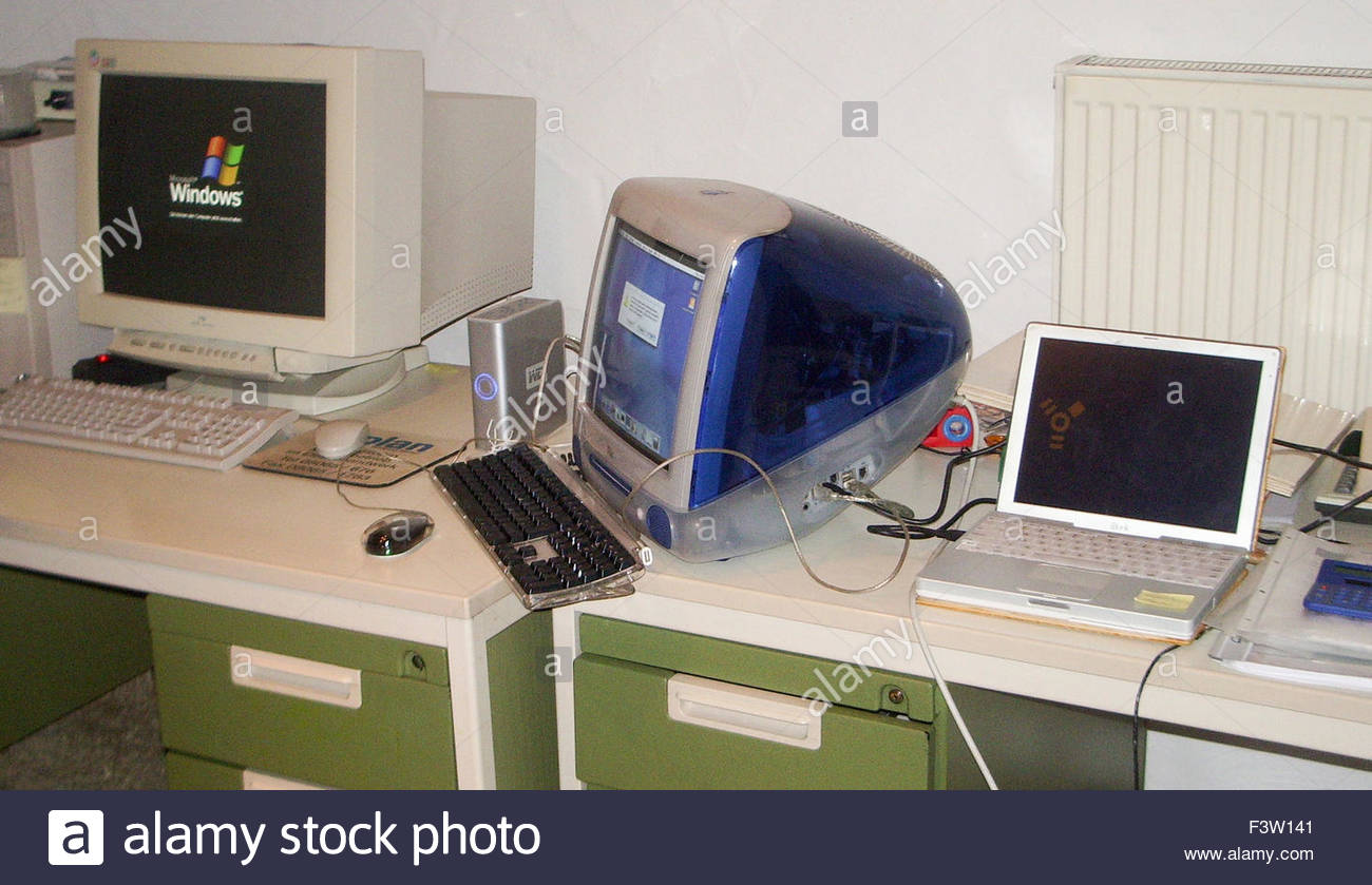 Home Office Old Fashioned Computer Stock Photos & Home Office Old ...