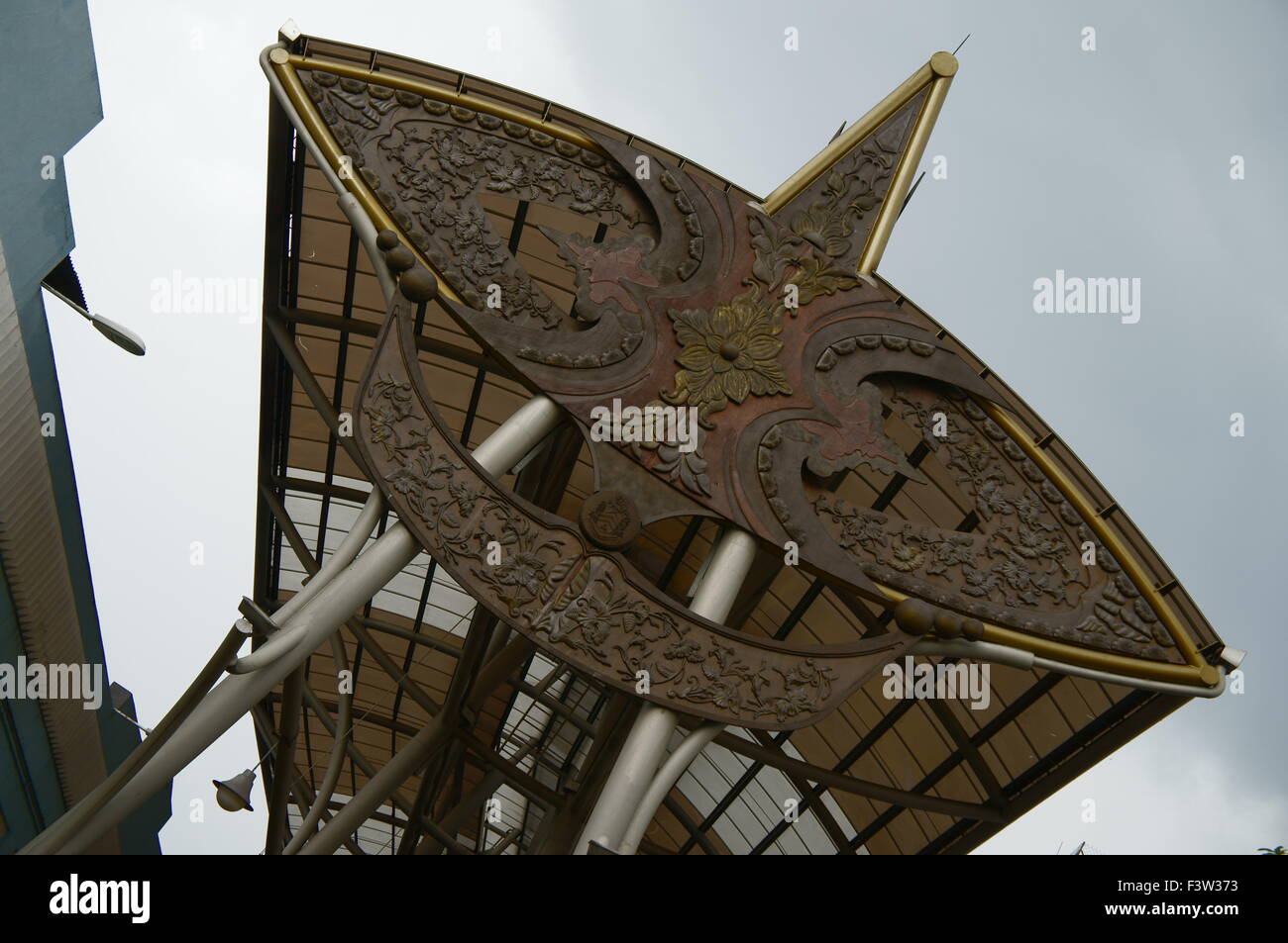 metal replica of wau bulan, Malaysian moon kite, at Central Market ...