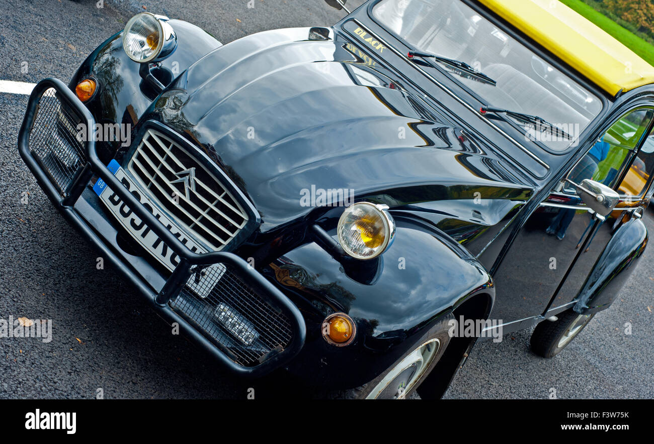 Citroen 2cv6 hi-res stock photography and images - Alamy