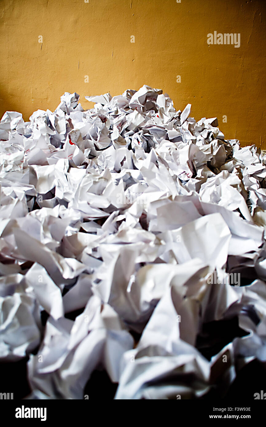 Falling paper hi-res stock photography and images - Alamy