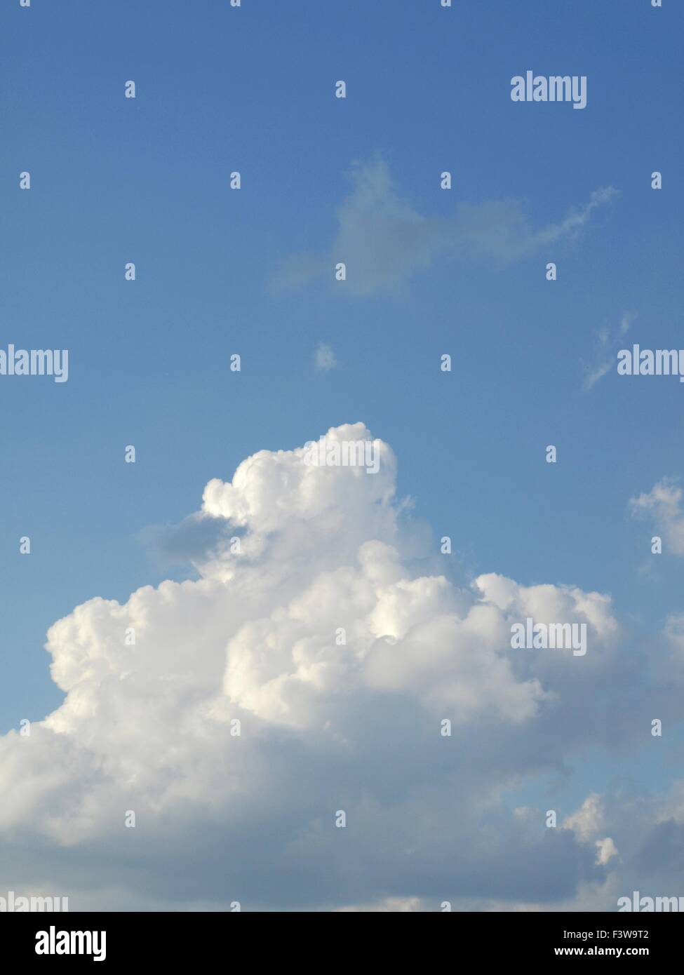 Cumulus wolke hi-res stock photography and images - Alamy