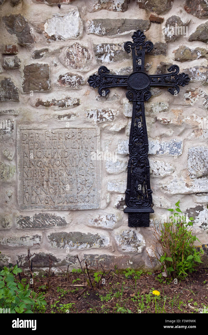Dagger cross hi-res stock photography and images - Alamy