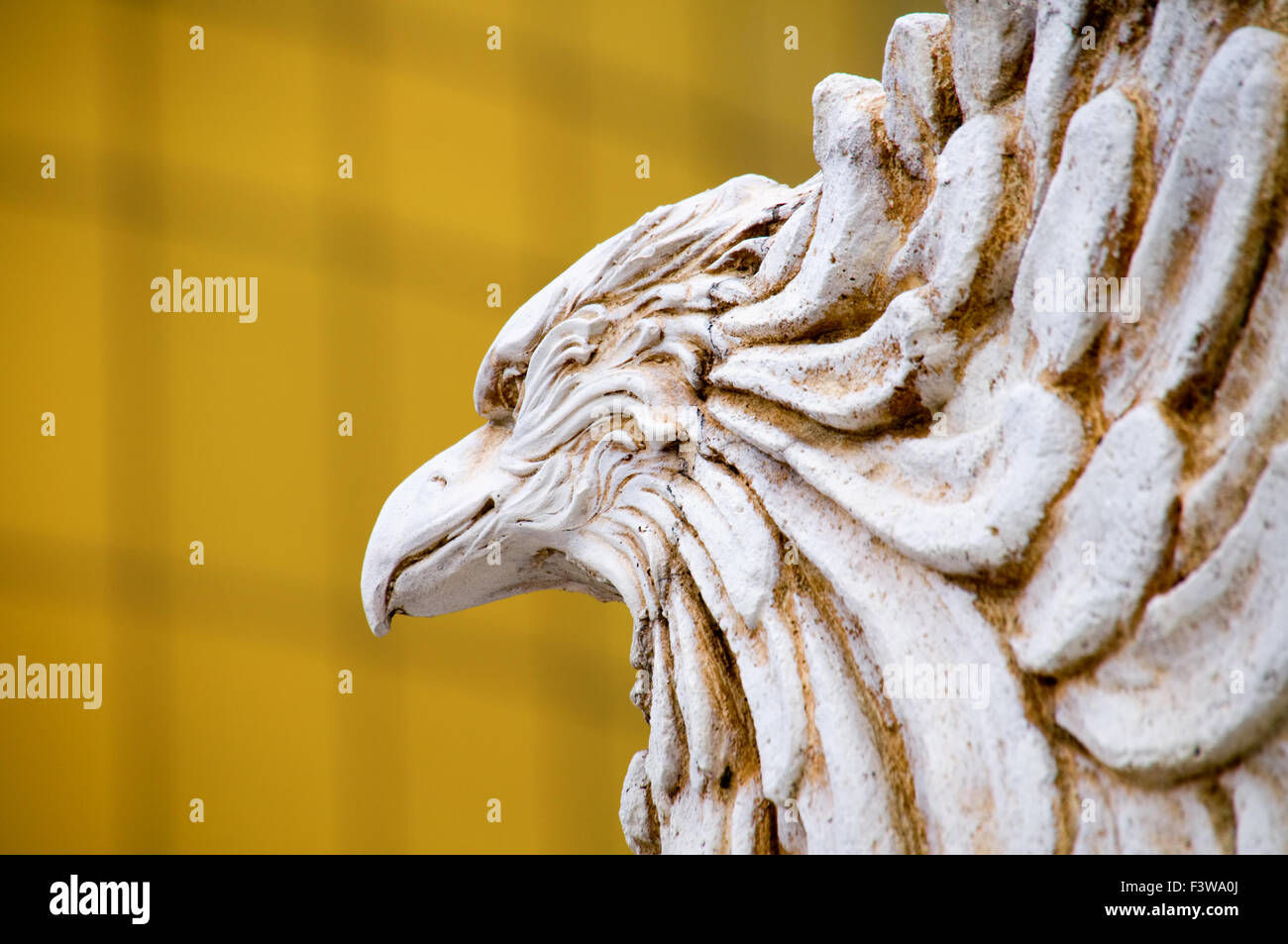 Eagle head statue hi-res stock photography and images - Alamy