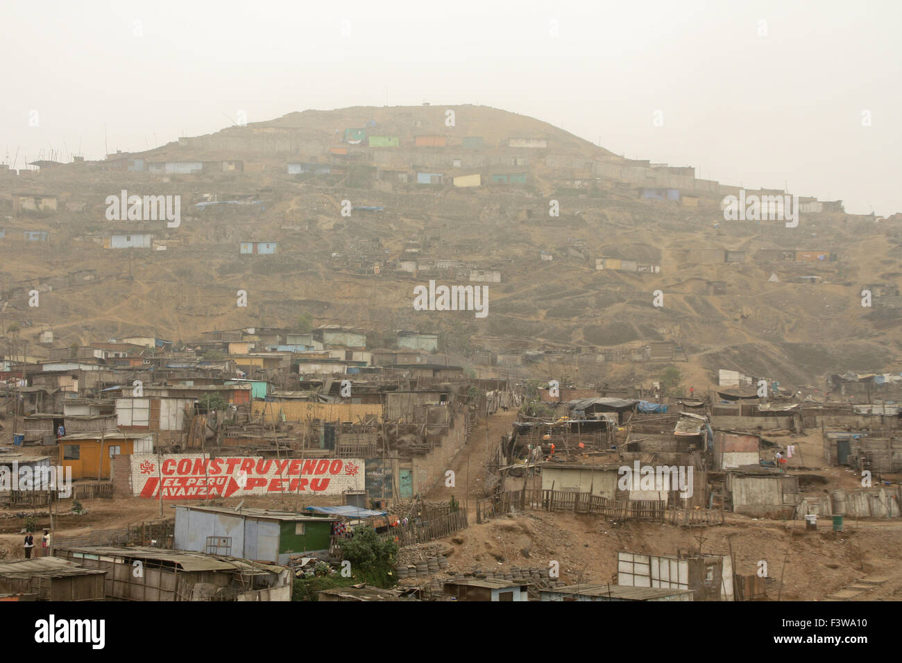 Slums in lima hi-res stock photography and images - Alamy