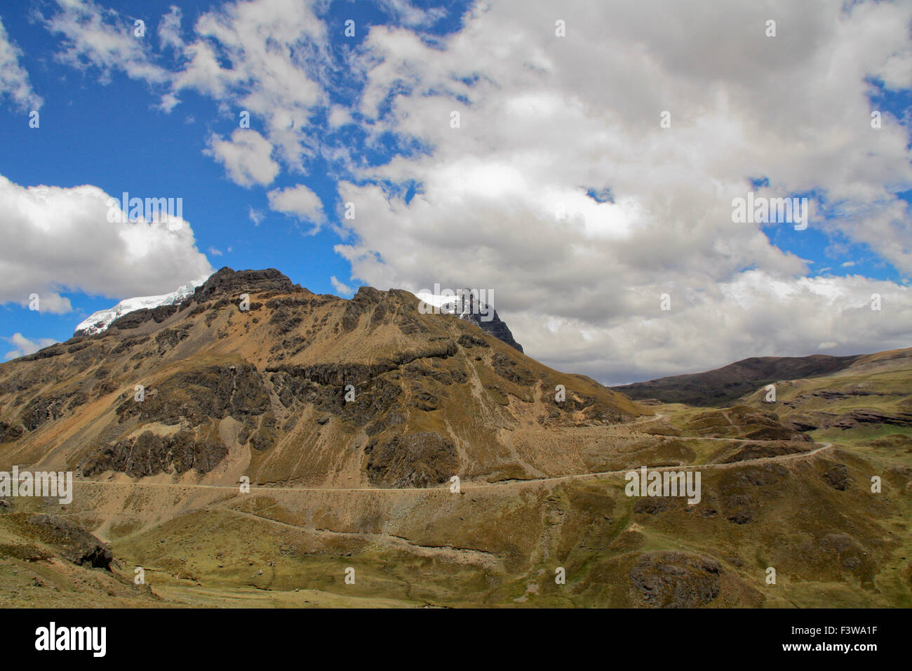 Andes of peru hi-res stock photography and images - Alamy