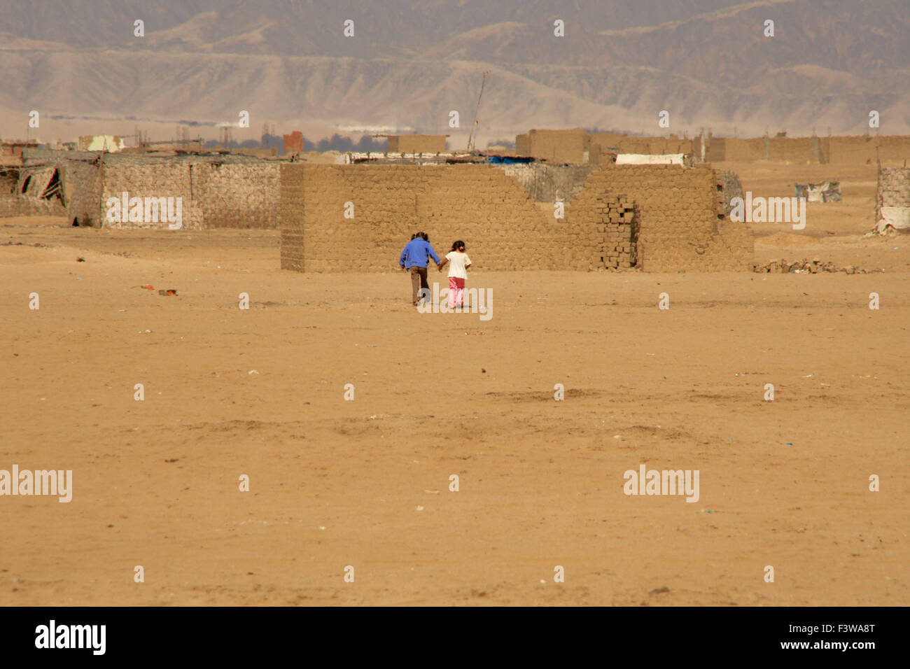 Children in Slums in desert Stock Photo - Alamy