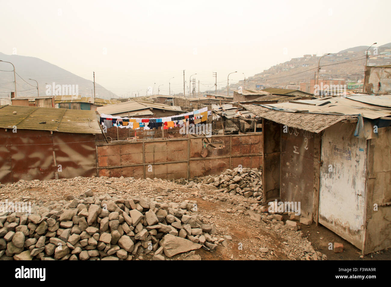 Slum huts hi-res stock photography and images - Alamy