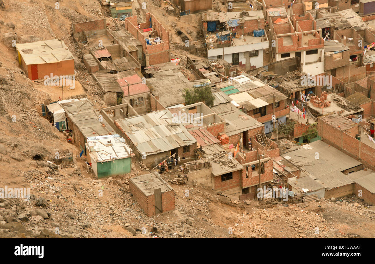 Lima slum hi-res stock photography and images - Alamy