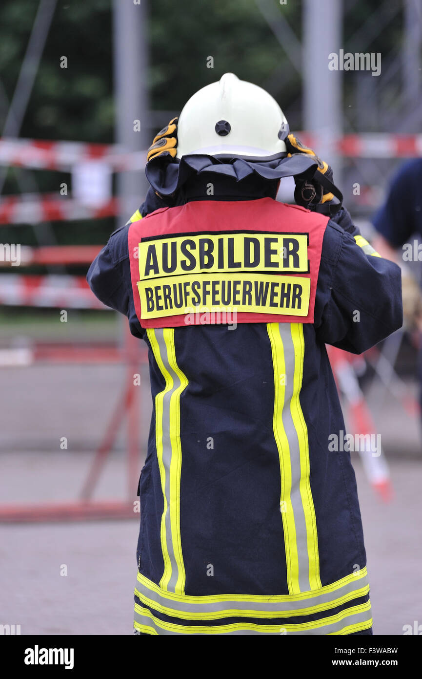 Teaching firefighters hi-res stock photography and images - Alamy