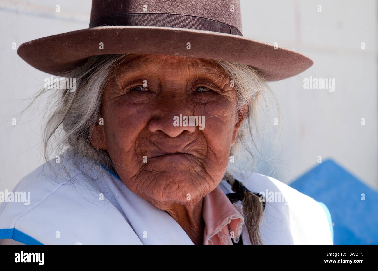 Old woman, Peru Stock Photo - Alamy