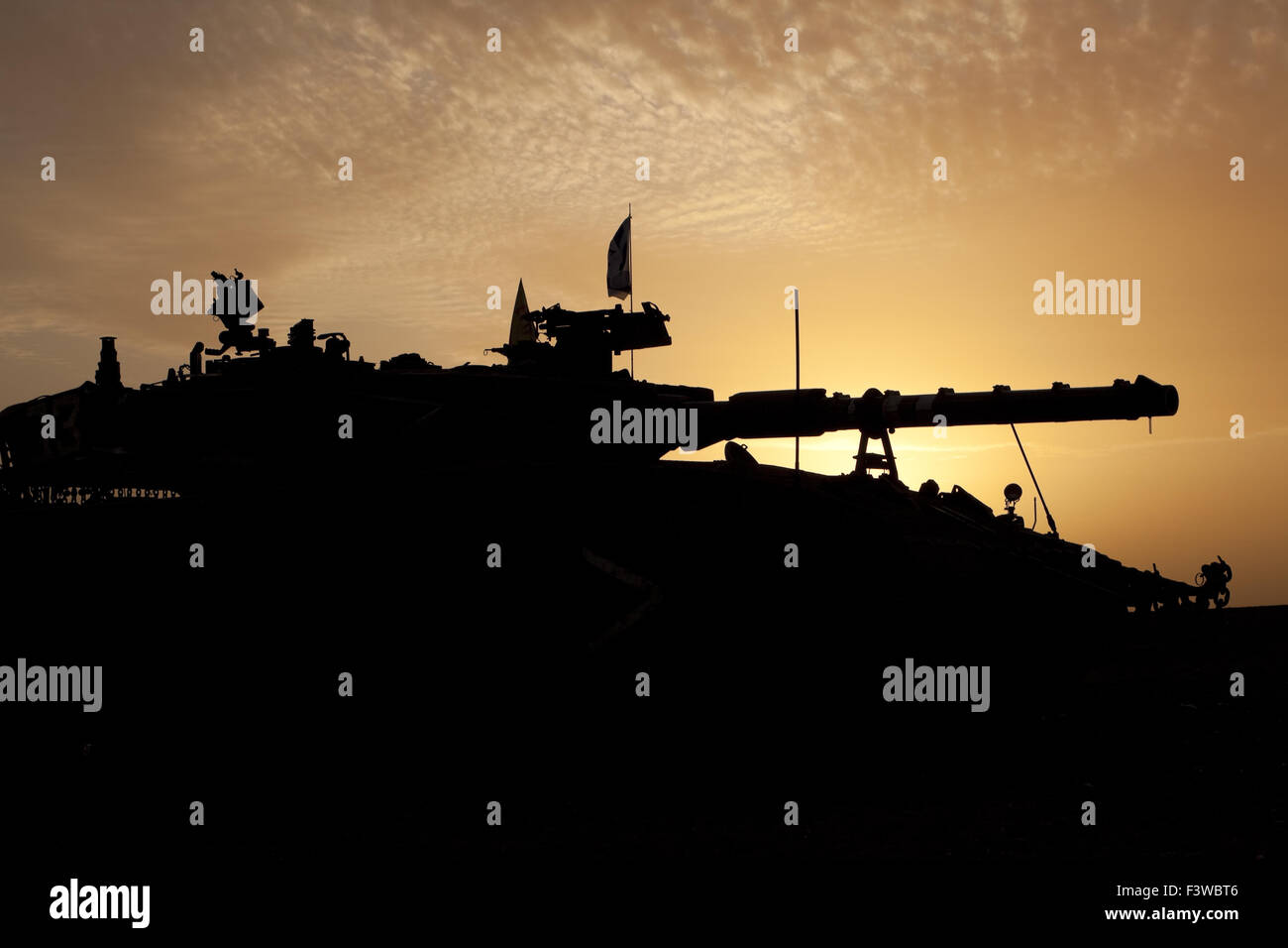 Military tank silhouette hi-res stock photography and images - Alamy