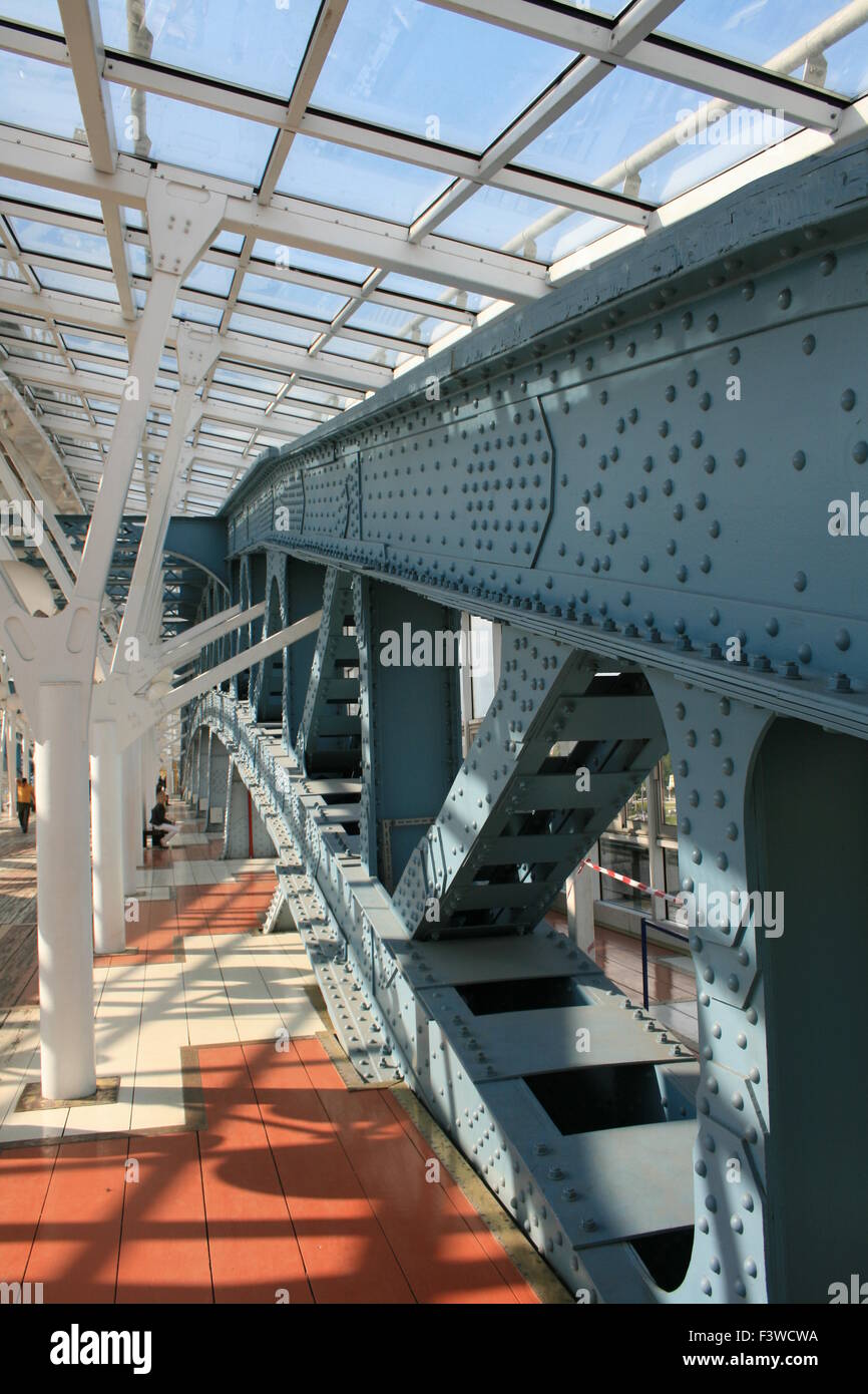 The sphere bridge hi-res stock photography and images - Alamy