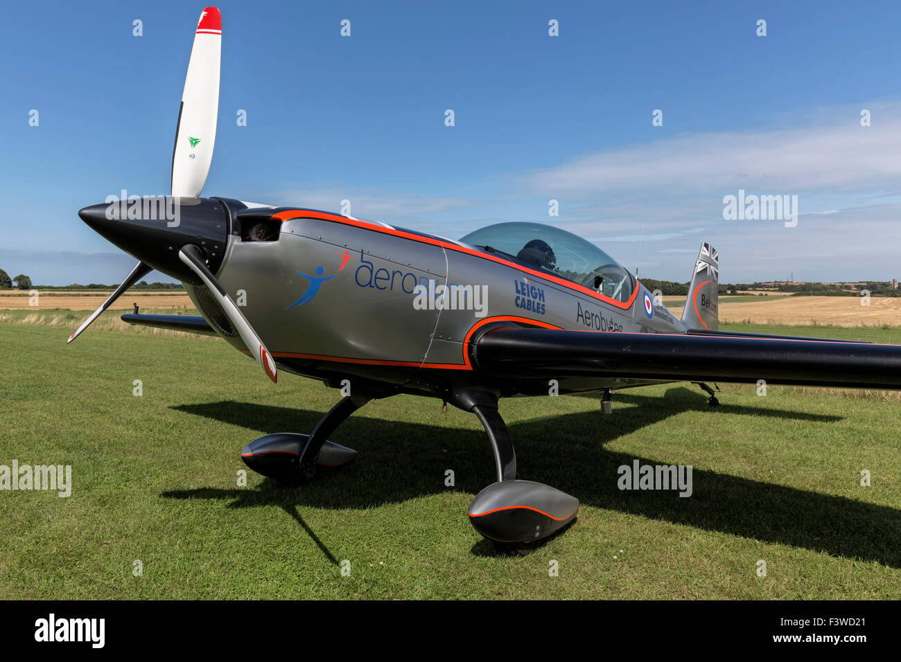 Two blade hi-res stock photography and images - Alamy