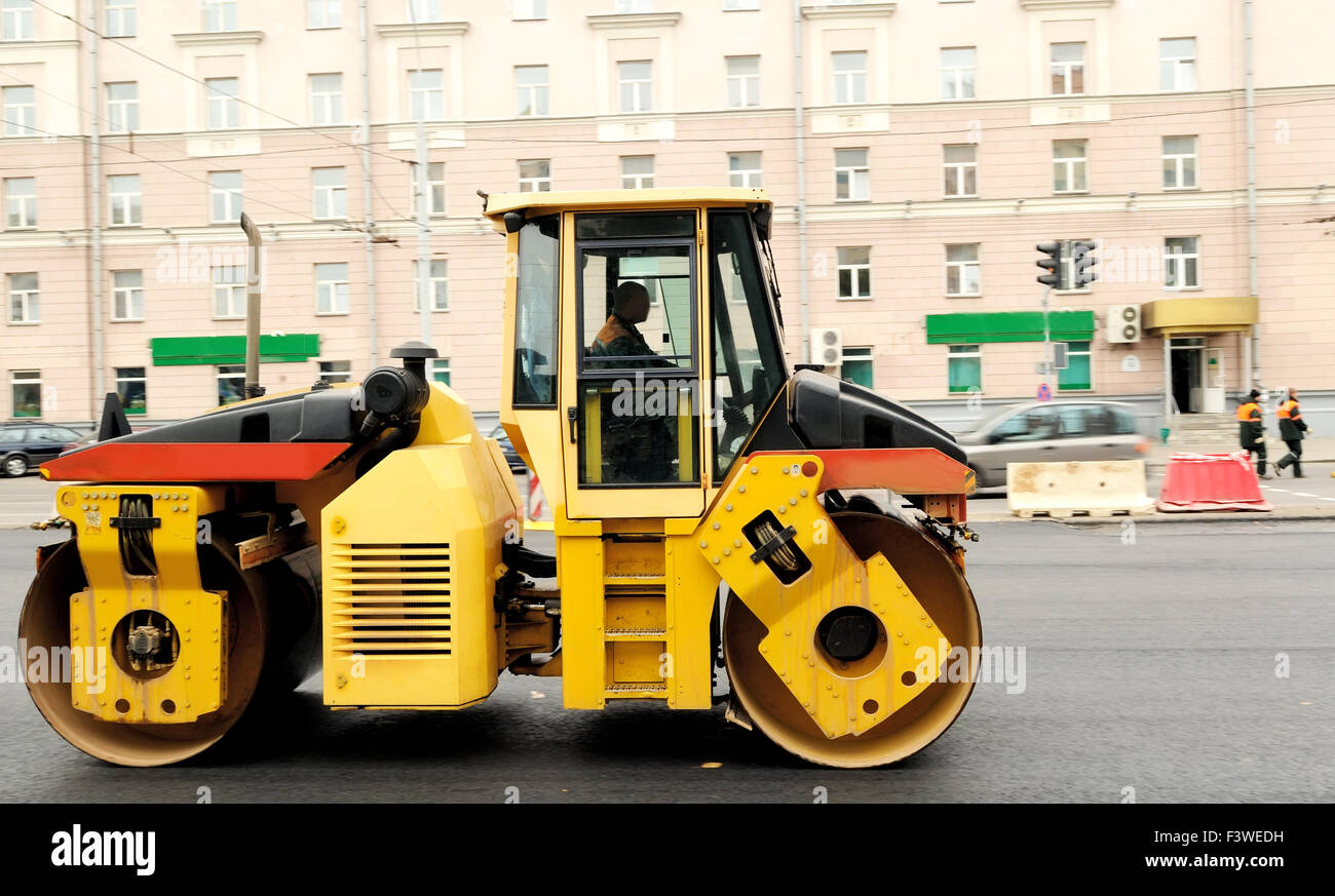 asphalting road roller compactor Stock Photo - Alamy