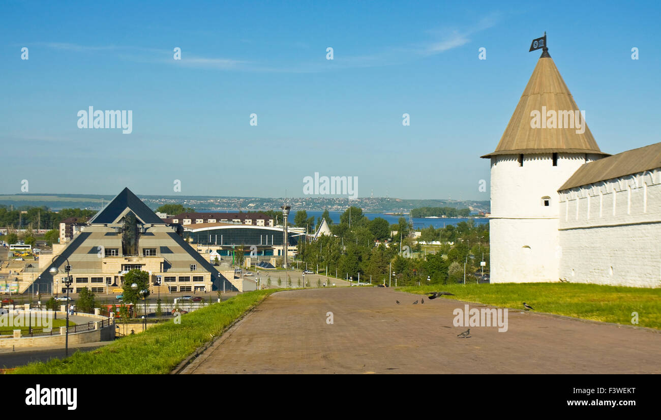 Tower middle ages fortress kremlin hi-res stock photography and images ...