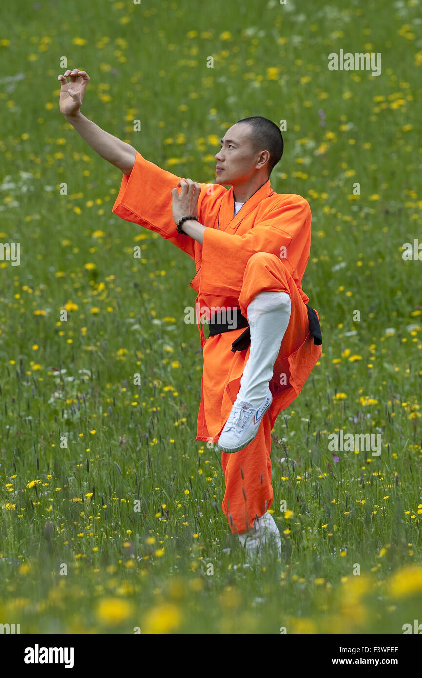 Shaolin monch hi-res stock photography and images - Alamy
