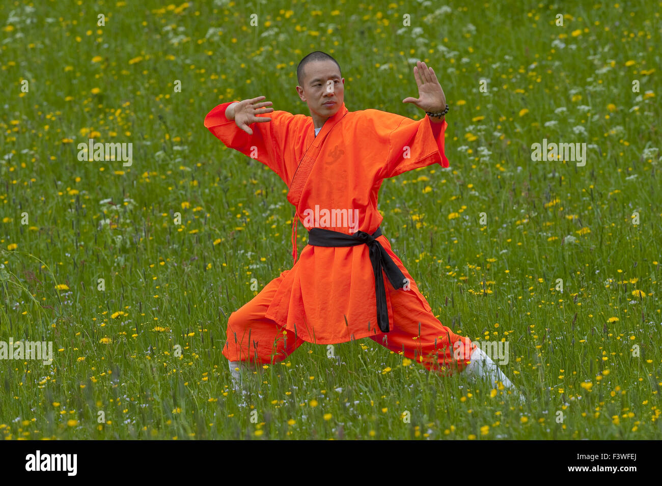 Shaolin monch hi-res stock photography and images - Alamy