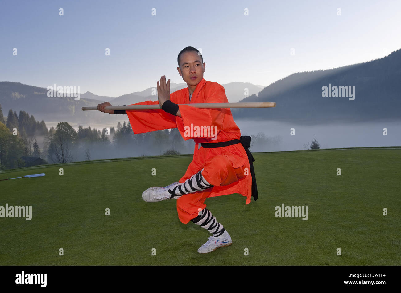 Shaolin kung fu hi-res stock photography and images - Alamy