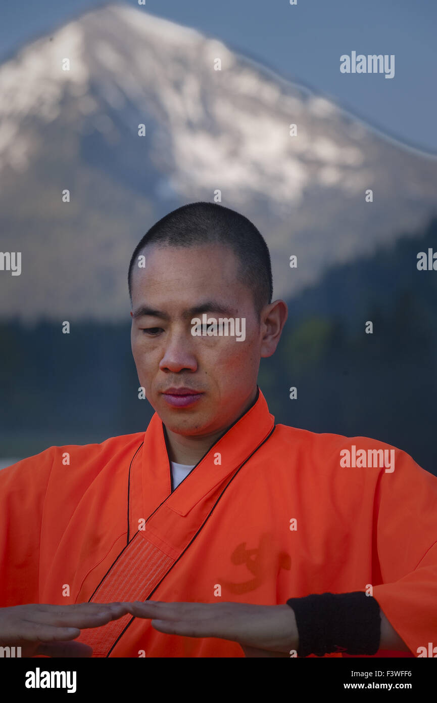 Shaolin monch hi-res stock photography and images - Alamy