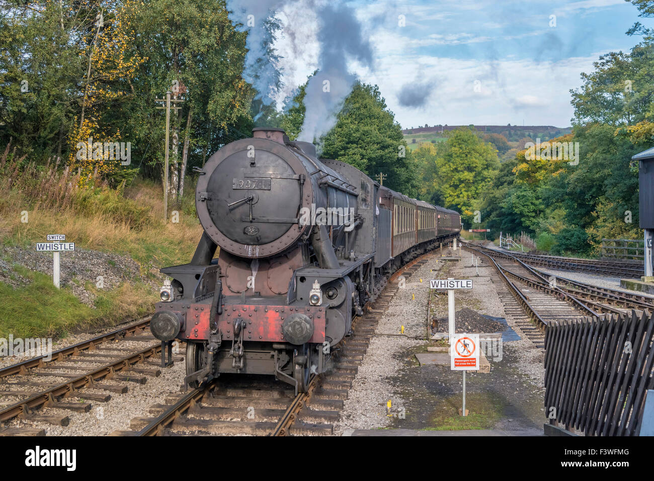 WD 2-8-0 90733 – weathered and re-numbered 90711 at Oxenhope station on ...