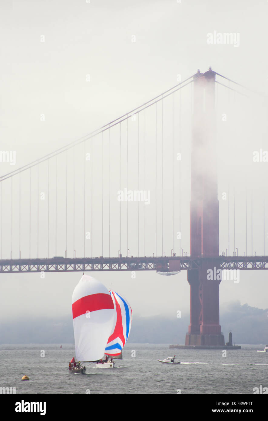 Golden gate bridge sailboat hi-res stock photography and images - Alamy