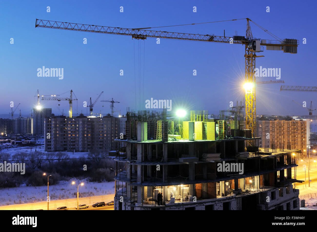 Construction site crane skyscraper hi-res stock photography and images ...