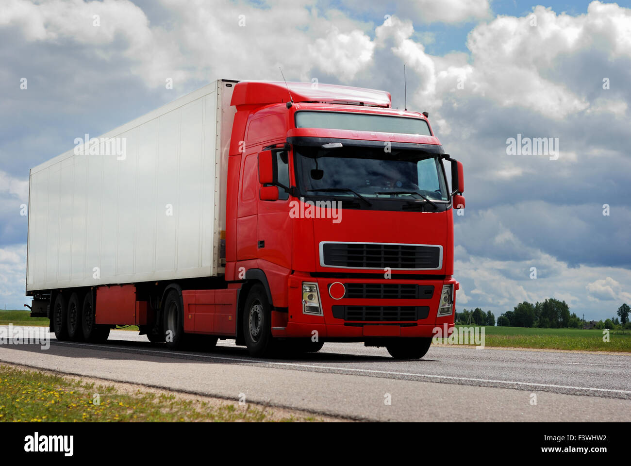 Red lorry hi-res stock photography and images - Alamy