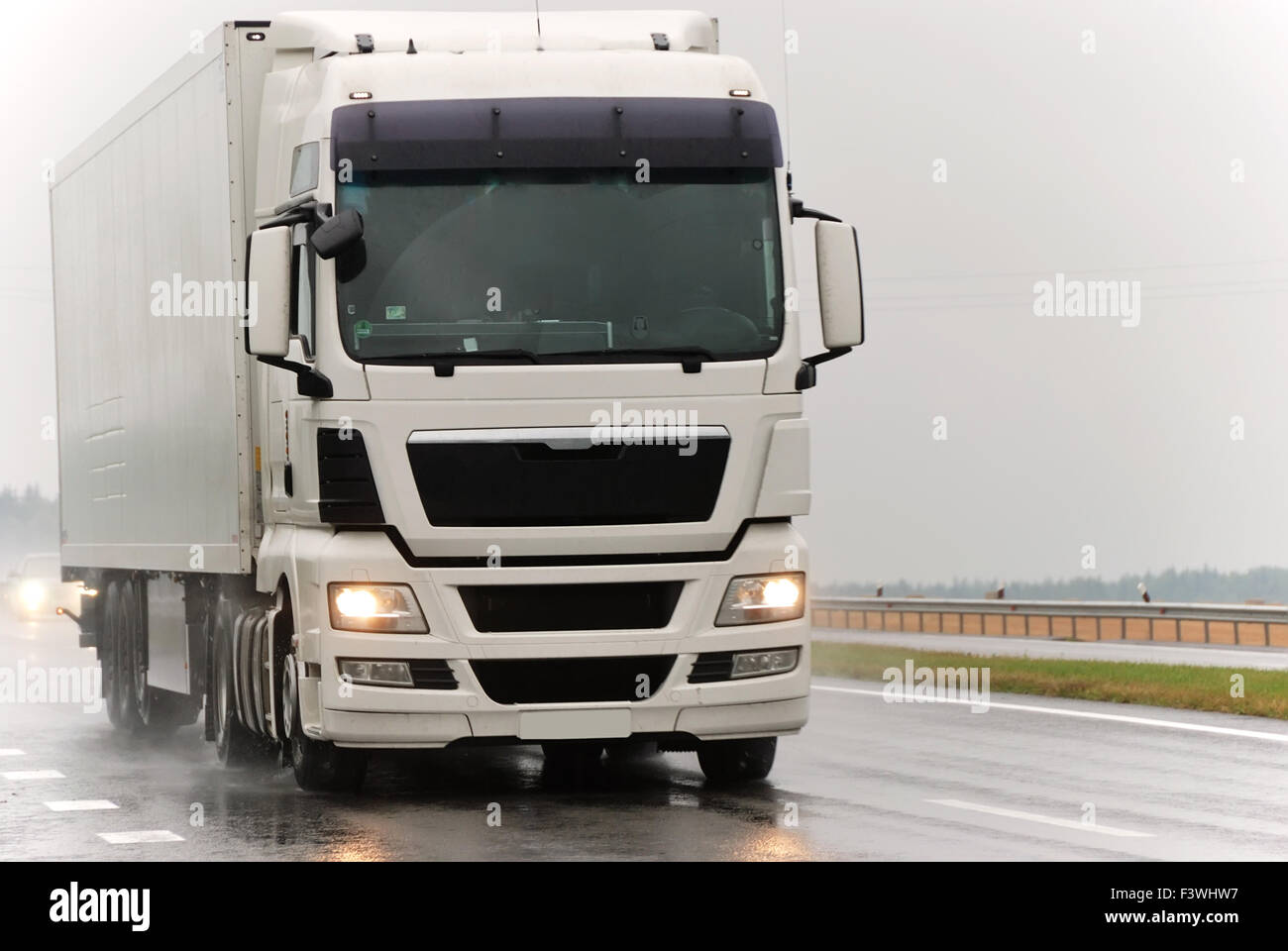 White lorry hi-res stock photography and images - Alamy