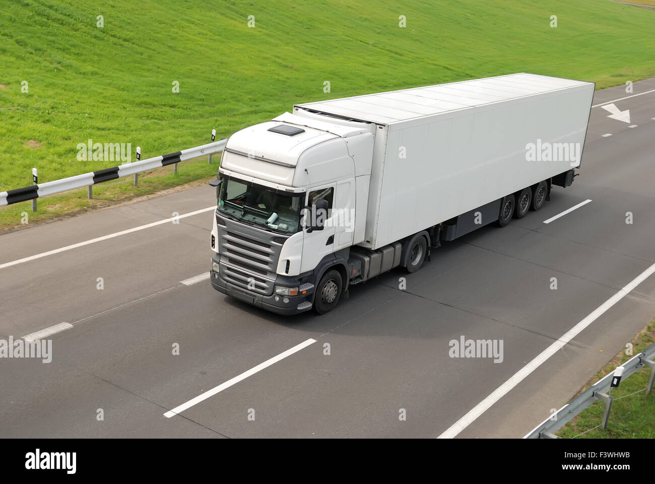 White Lorry High Resolution Stock Photography and Images - Alamy