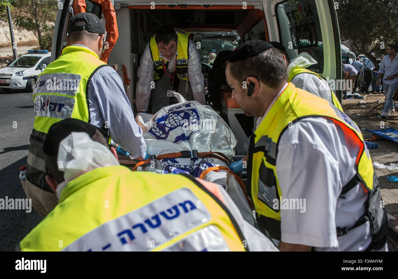 Jerusalem. 13th October, 2015. Israeli working staff carry away a ...