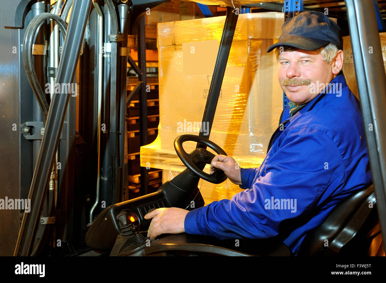 loader worker at warehouse Stock Photo - Alamy