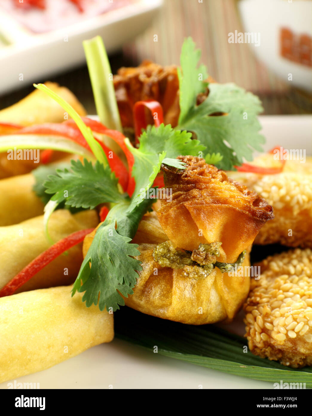 Dim sims hi-res stock photography and images - Alamy