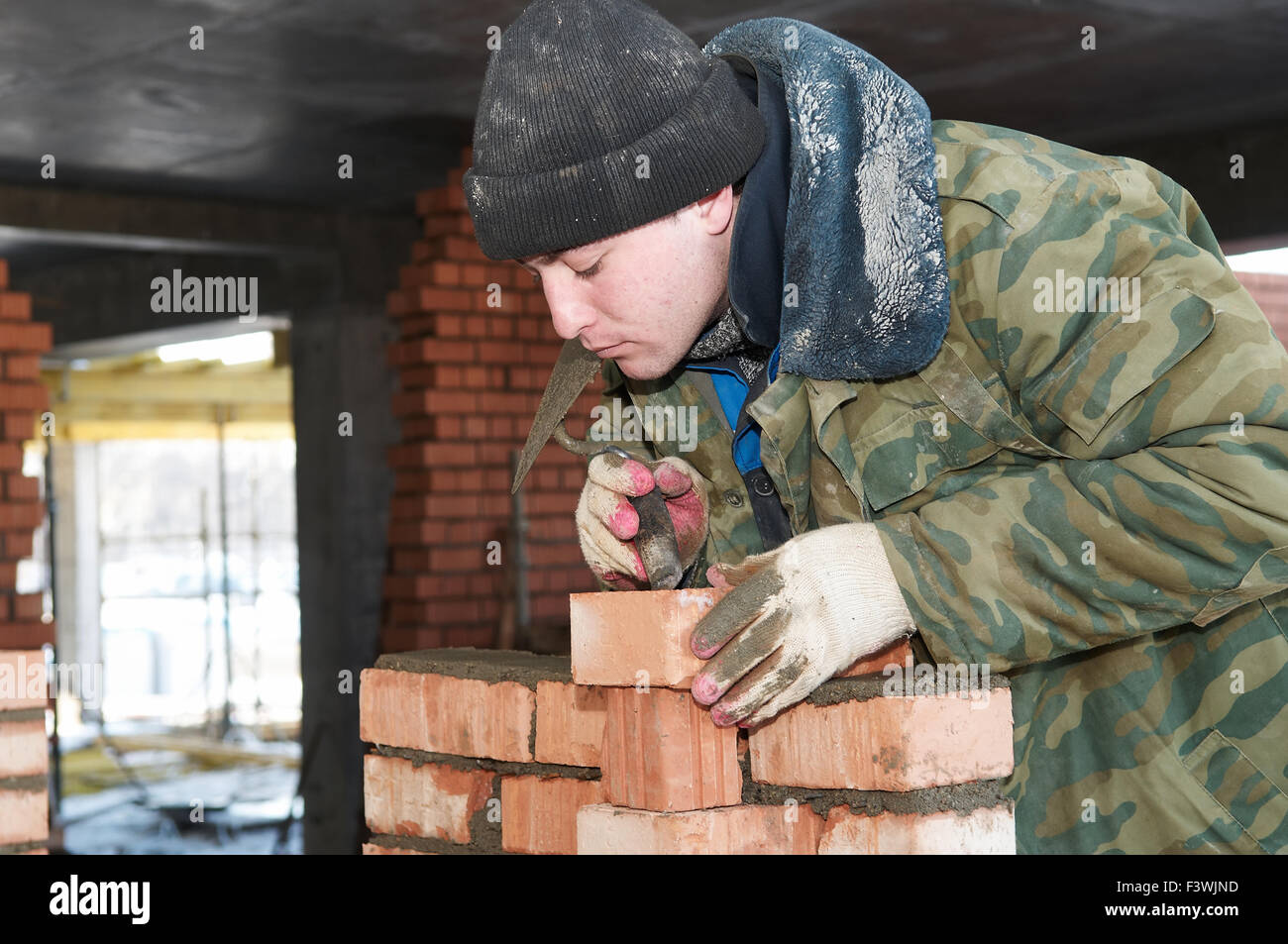 Bricklayer hi-res stock photography and images - Alamy