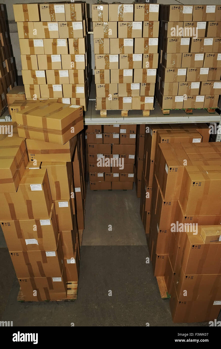 catron boxes in warehouse Stock Photo - Alamy