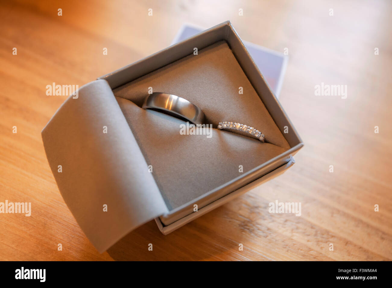 Wedding rings in the box Stock Photo - Alamy