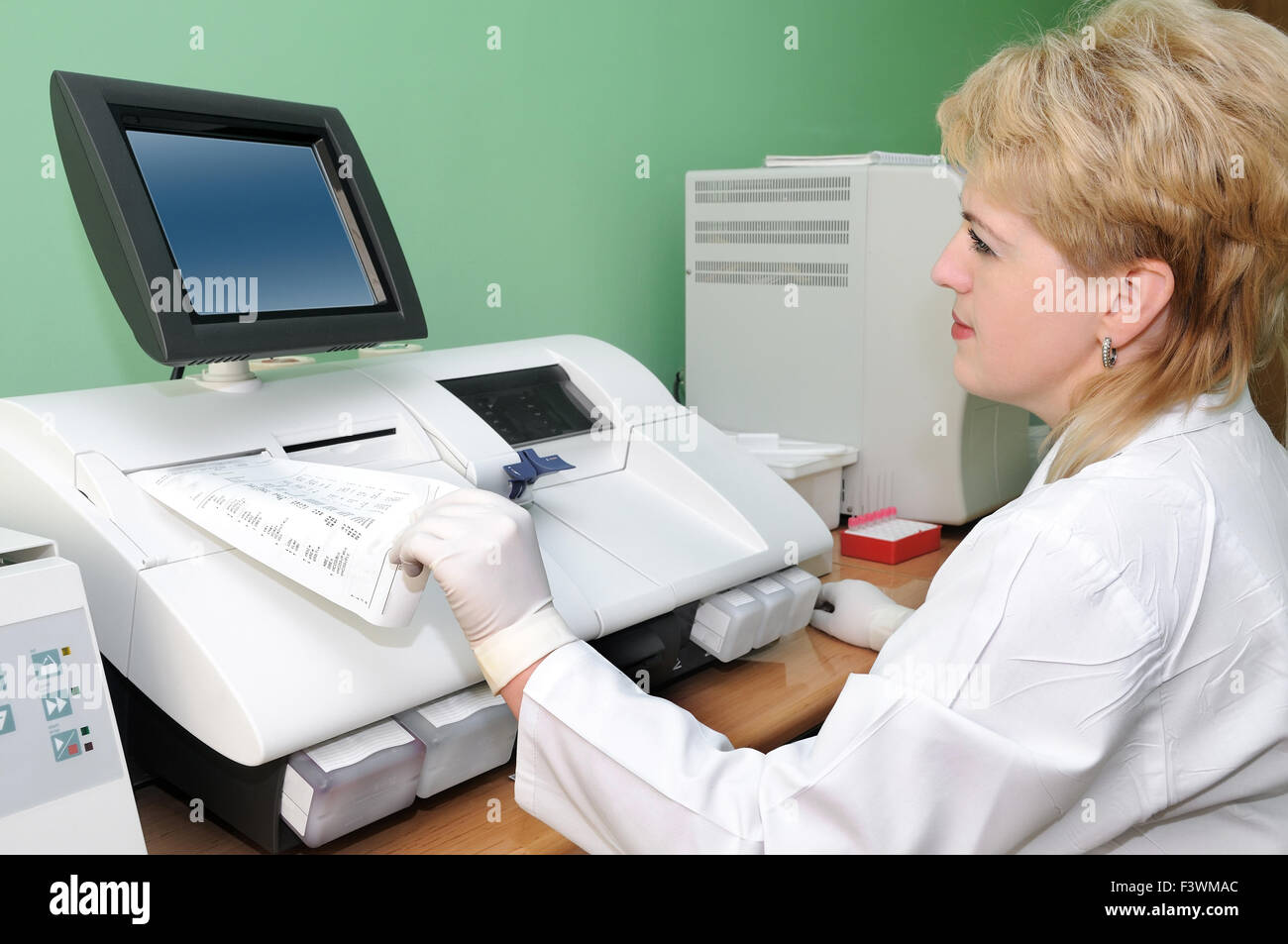 Medical scientist hi-res stock photography and images - Alamy