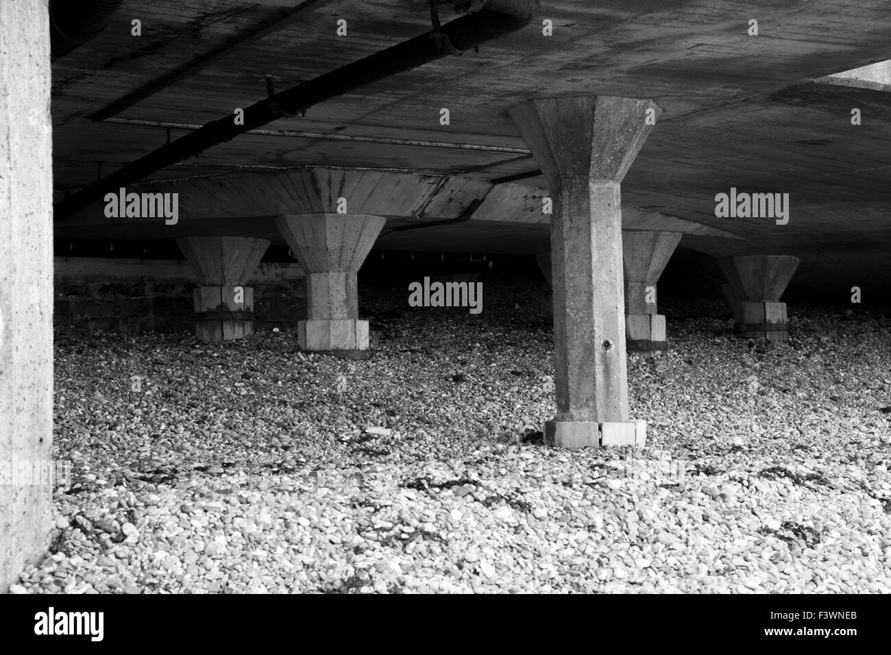 Concrete columns support structure hi-res stock photography and images ...