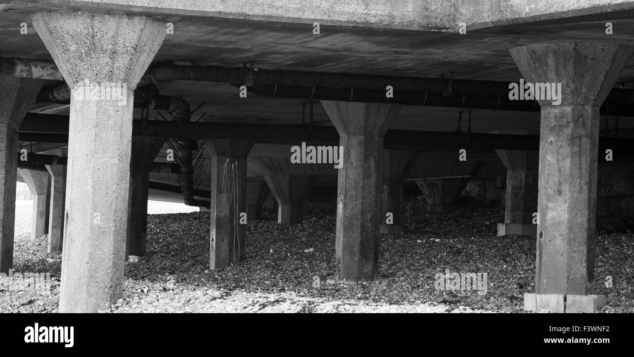 Concrete columns support structure hi-res stock photography and images ...