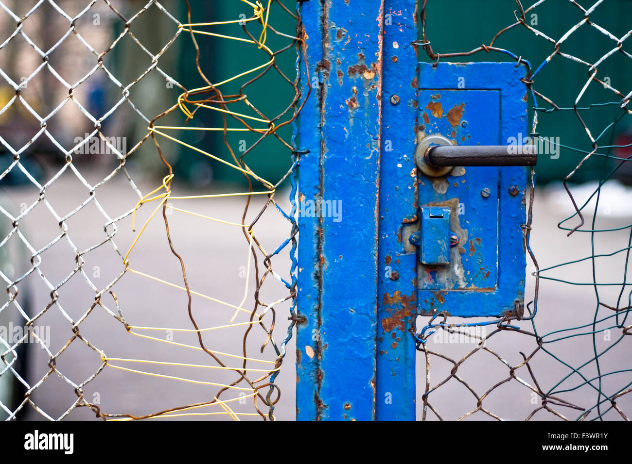 wire mesh fence, handle Stock Photo - Alamy