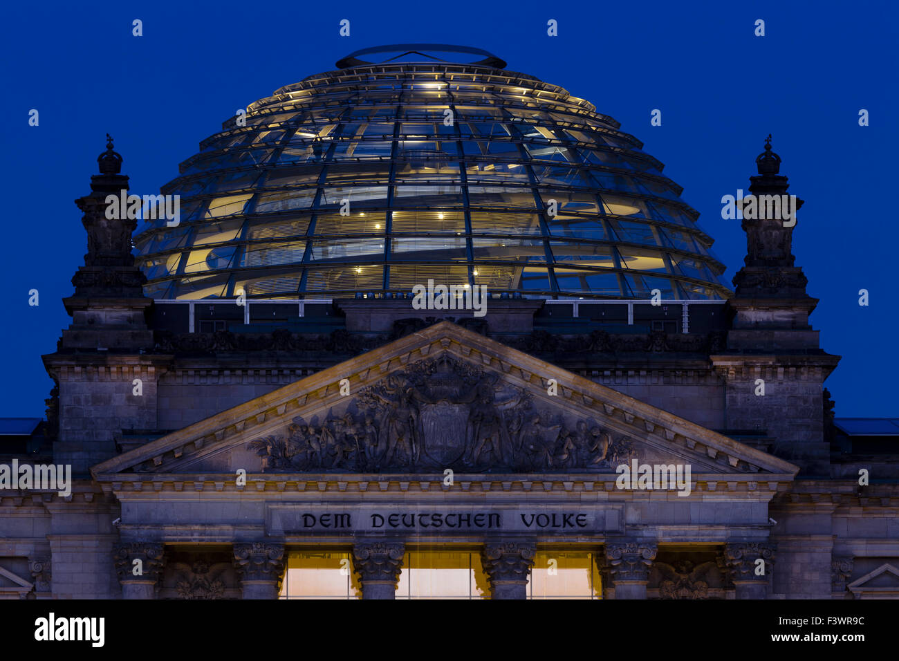 The Reichstag At Night Stock Photos & The Reichstag At Night Stock ...