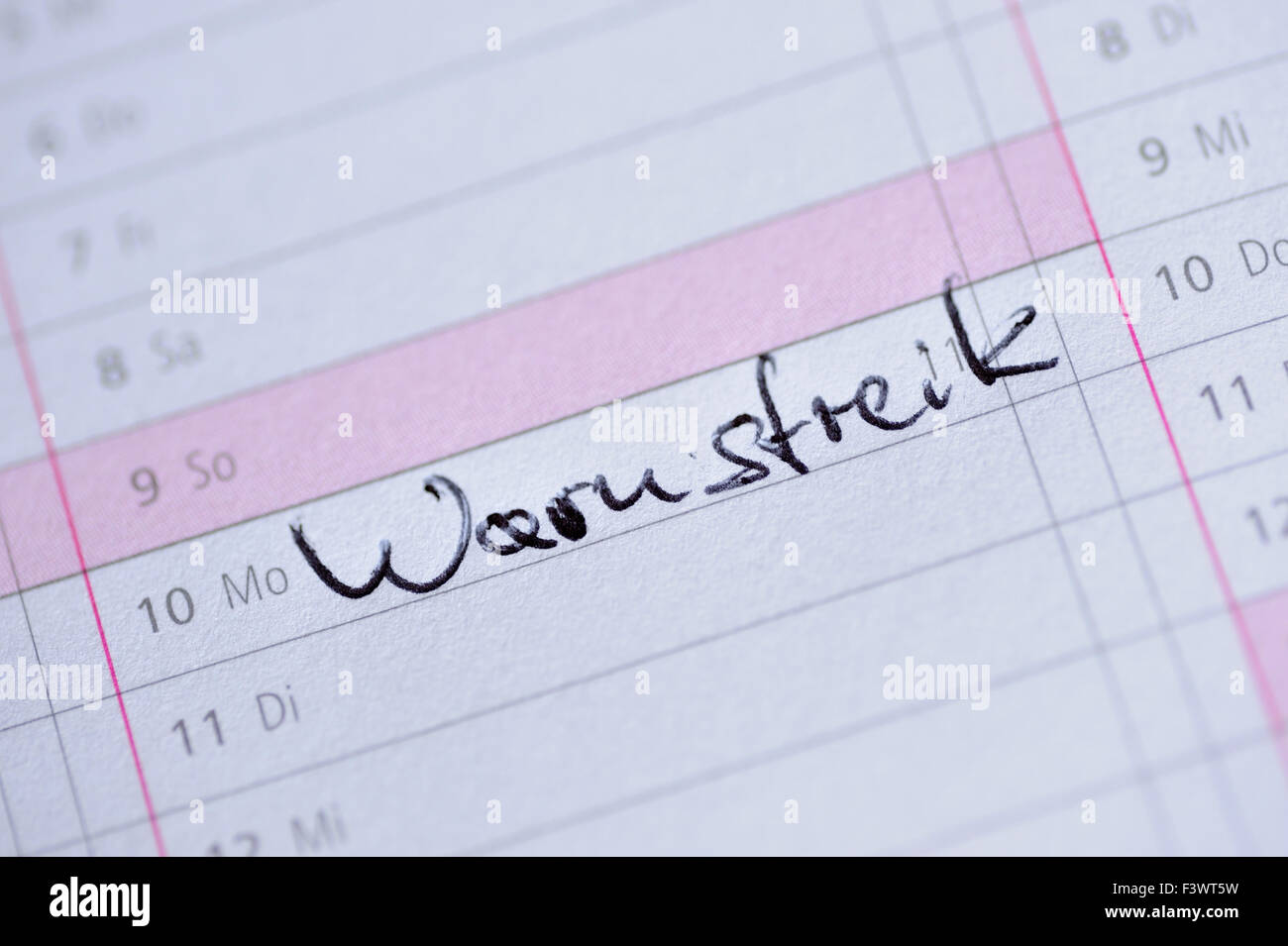 Round calendar hi-res stock photography and images - Alamy