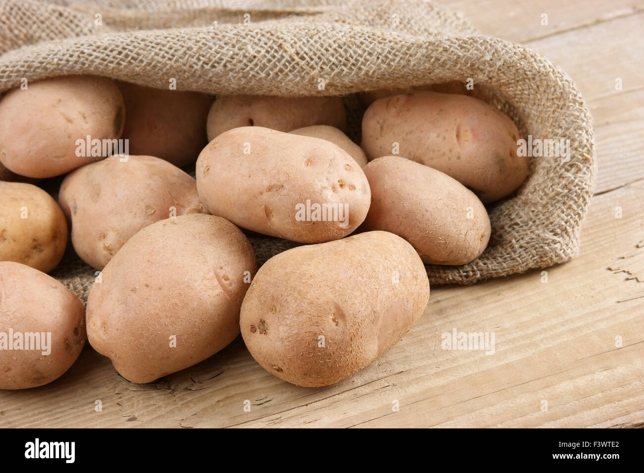 pile of potatoes Stock Photo - Alamy