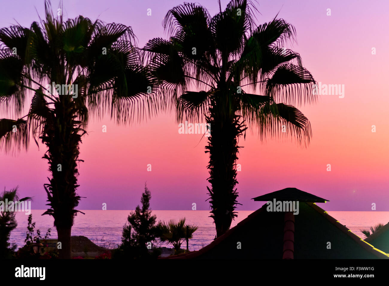 Pink sunset hi-res stock photography and images - Alamy